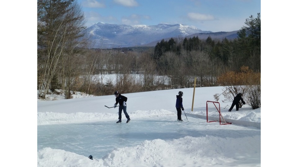 Backyard Ice Hockey Rink Gallery | Pictures of Backyard Ice Rinks